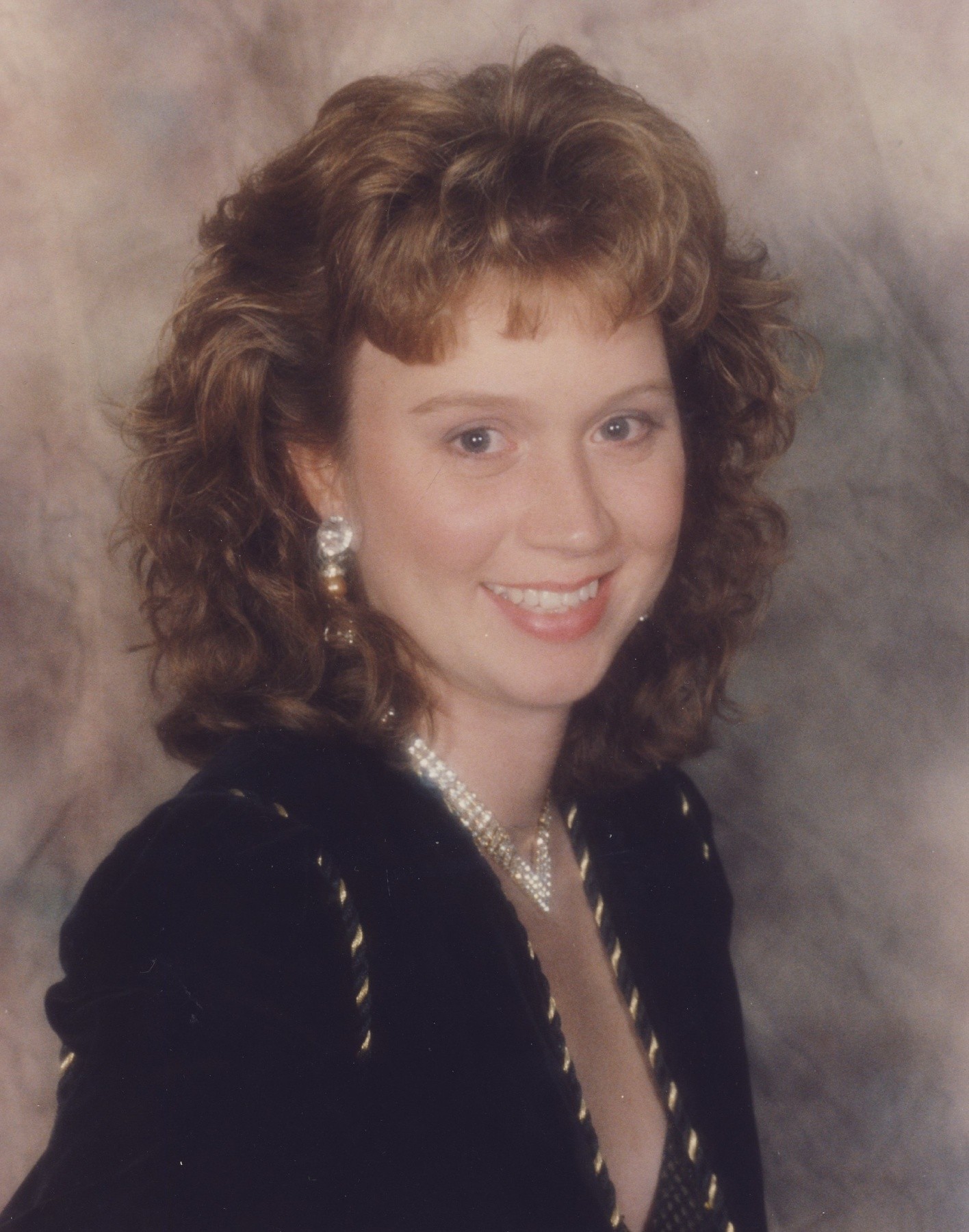 Elly Hall's Instagram, Twitter & Facebook on IDCrawl