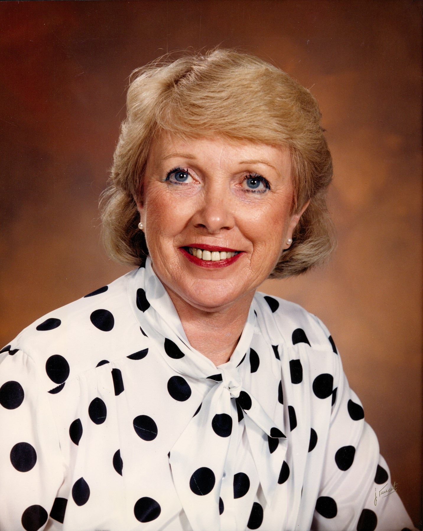 Elinor Constance Hooper Obituary - Toronto, ON