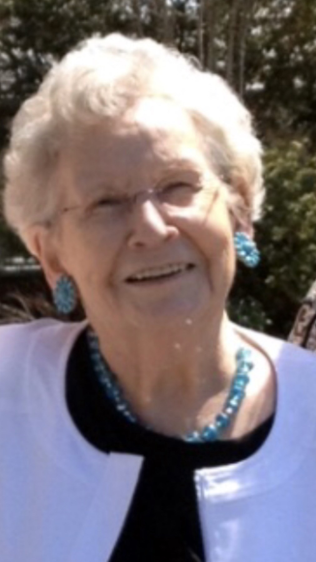 Julia Roper's Instagram, Twitter & Facebook on IDCrawl