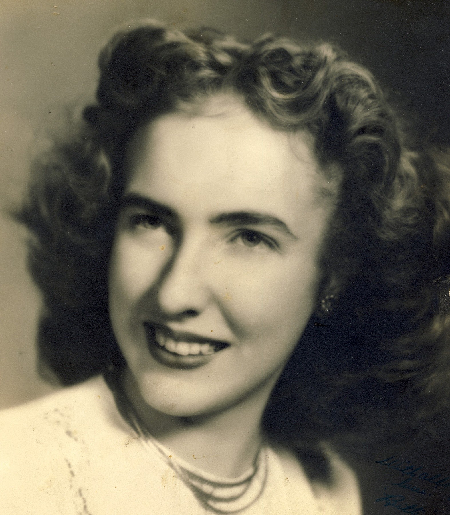 Mozelle Hall's Instagram, Twitter & Facebook on IDCrawl