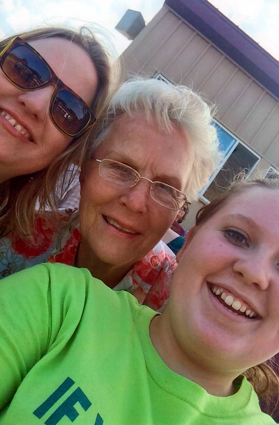 Lora Cox's Instagram, Twitter & Facebook on IDCrawl