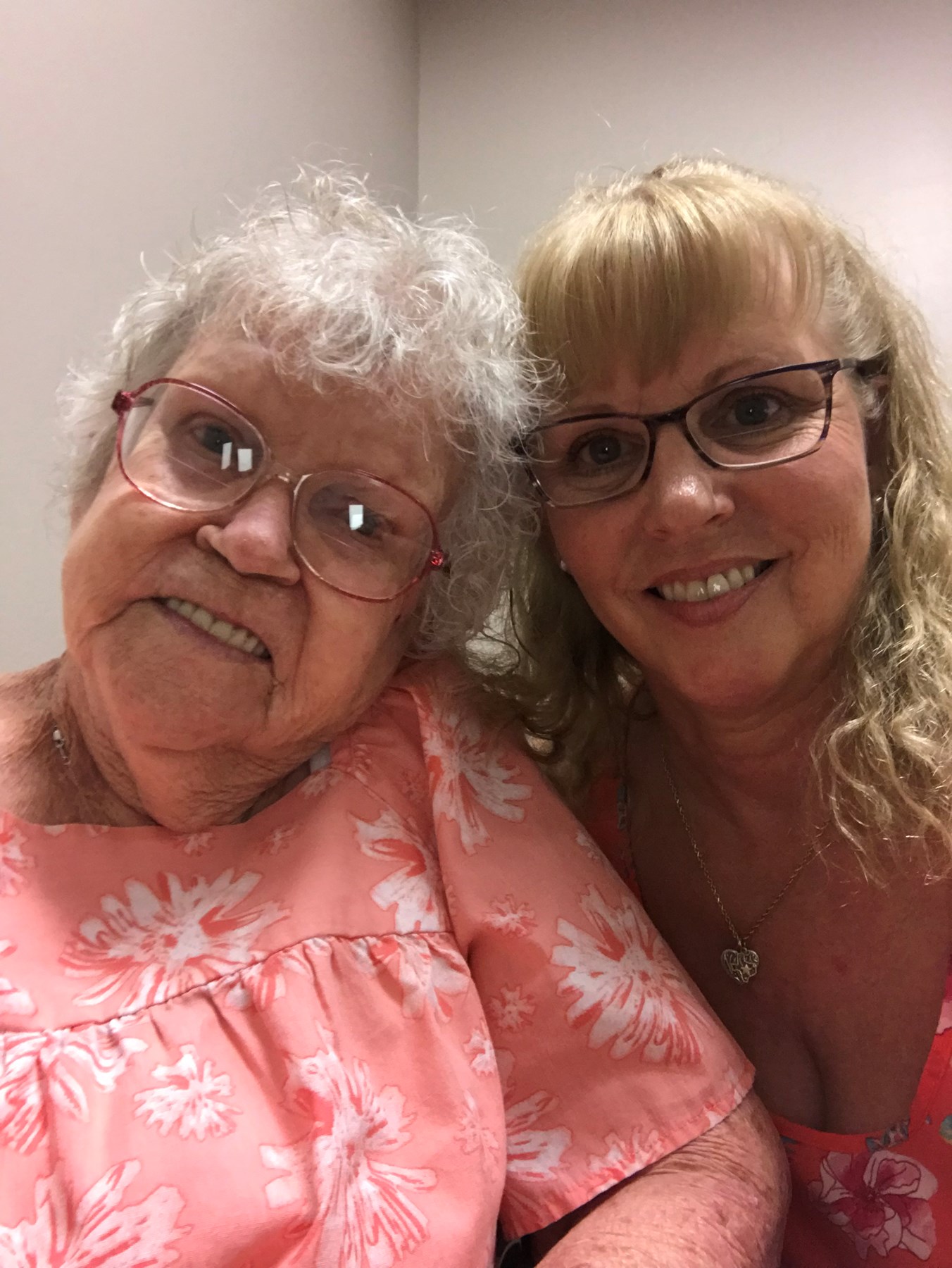 Laura Pate's Instagram, Twitter & Facebook on IDCrawl