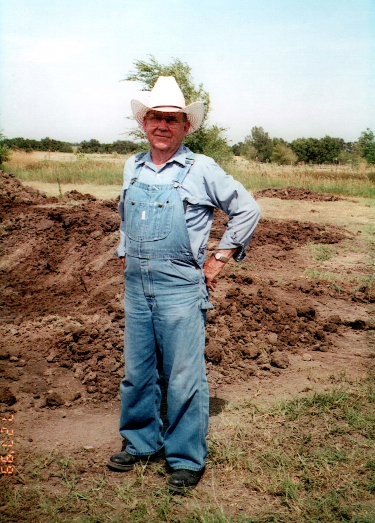 Glennis "Bob" R. Sacket Obituary - Wichita, KS