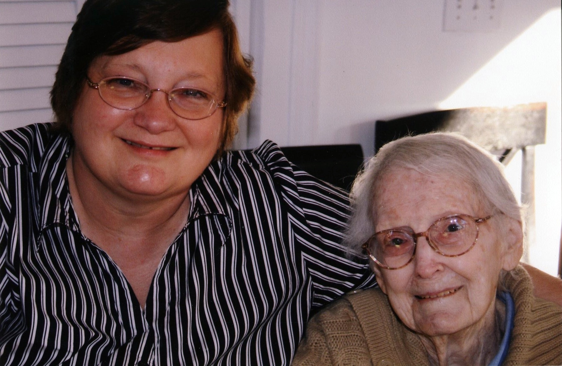 Esther Ryan's Instagram, Twitter & Facebook on IDCrawl