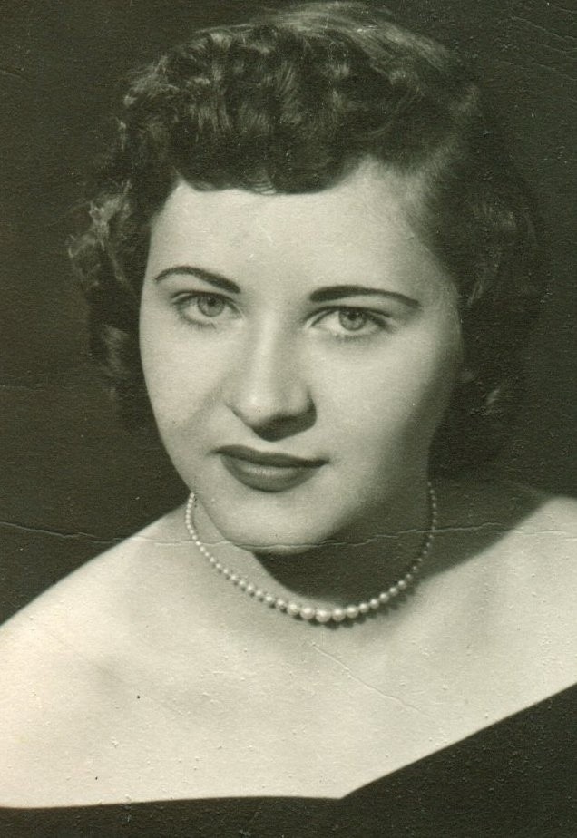 Lynn Hewitt's Instagram, Twitter & Facebook on IDCrawl