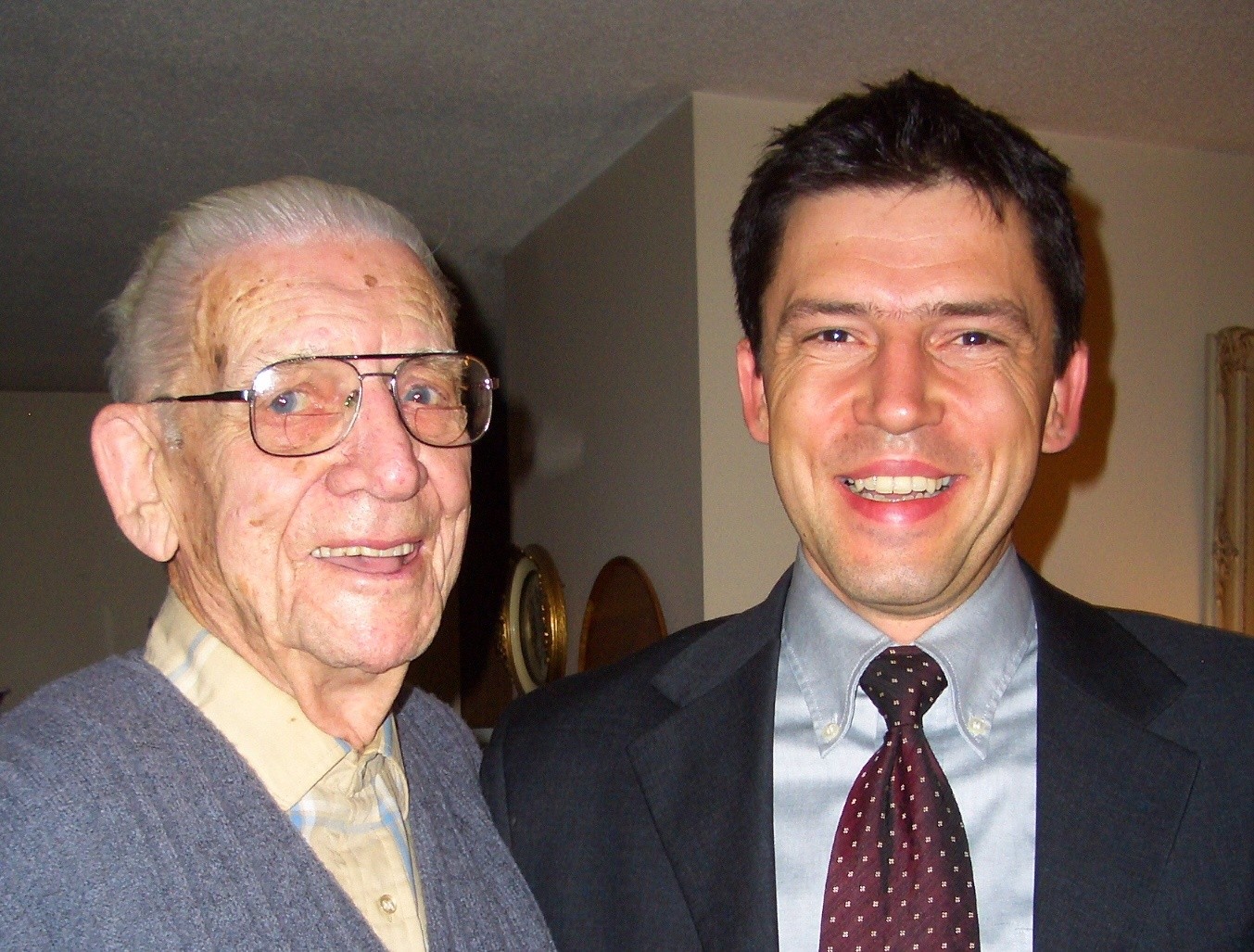 Les Sutton's Instagram, Twitter & Facebook on IDCrawl