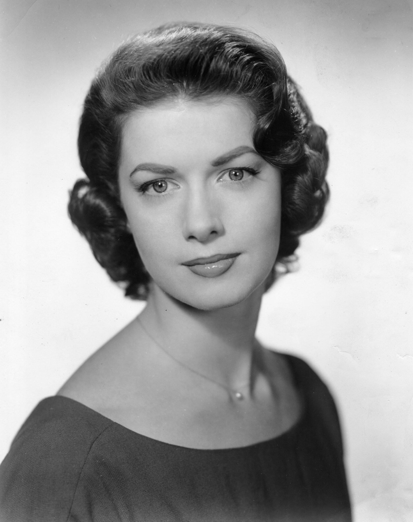 Christine Manos's Instagram, Twitter & Facebook on IDCrawl