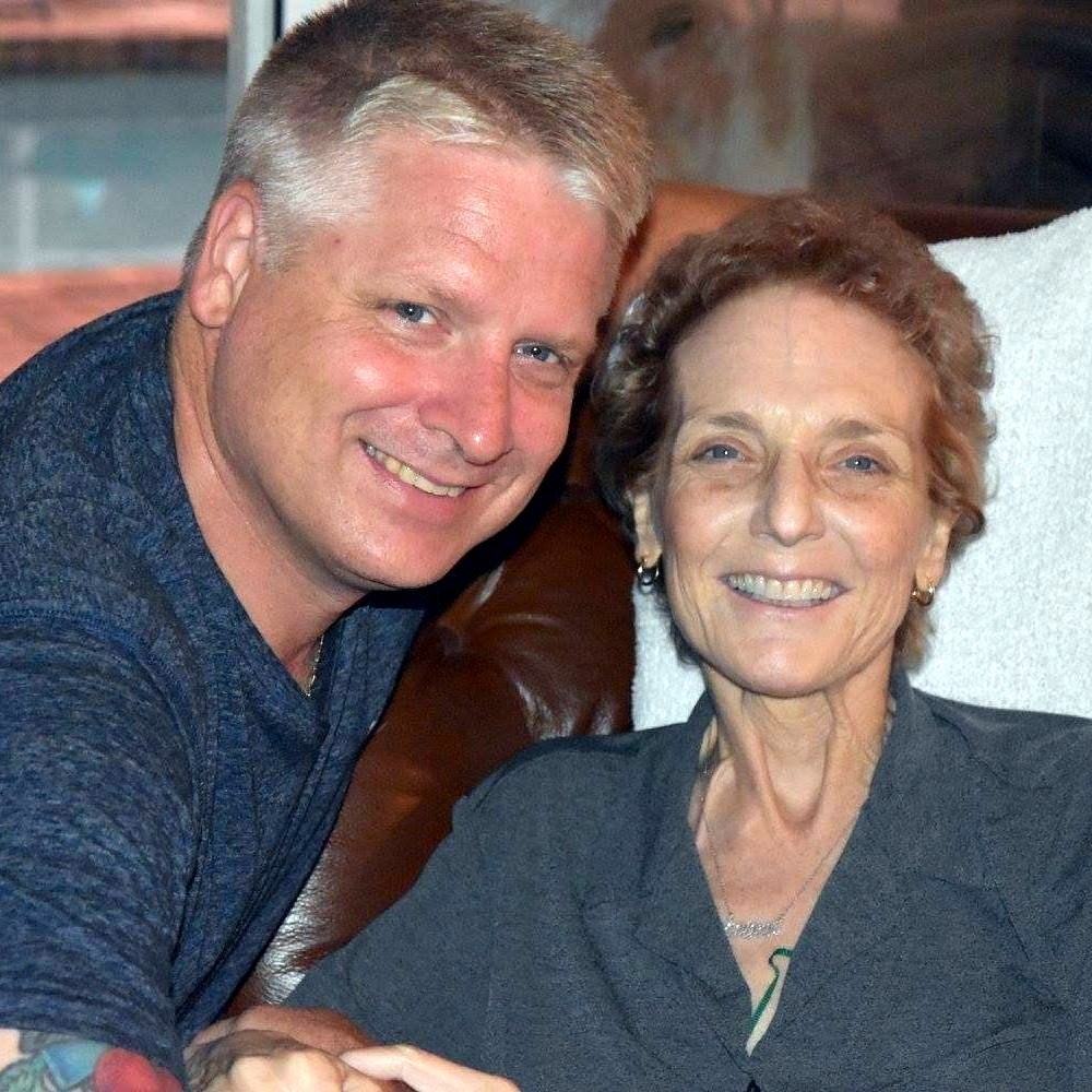 Lisa Jennings's Instagram, Twitter & Facebook on IDCrawl