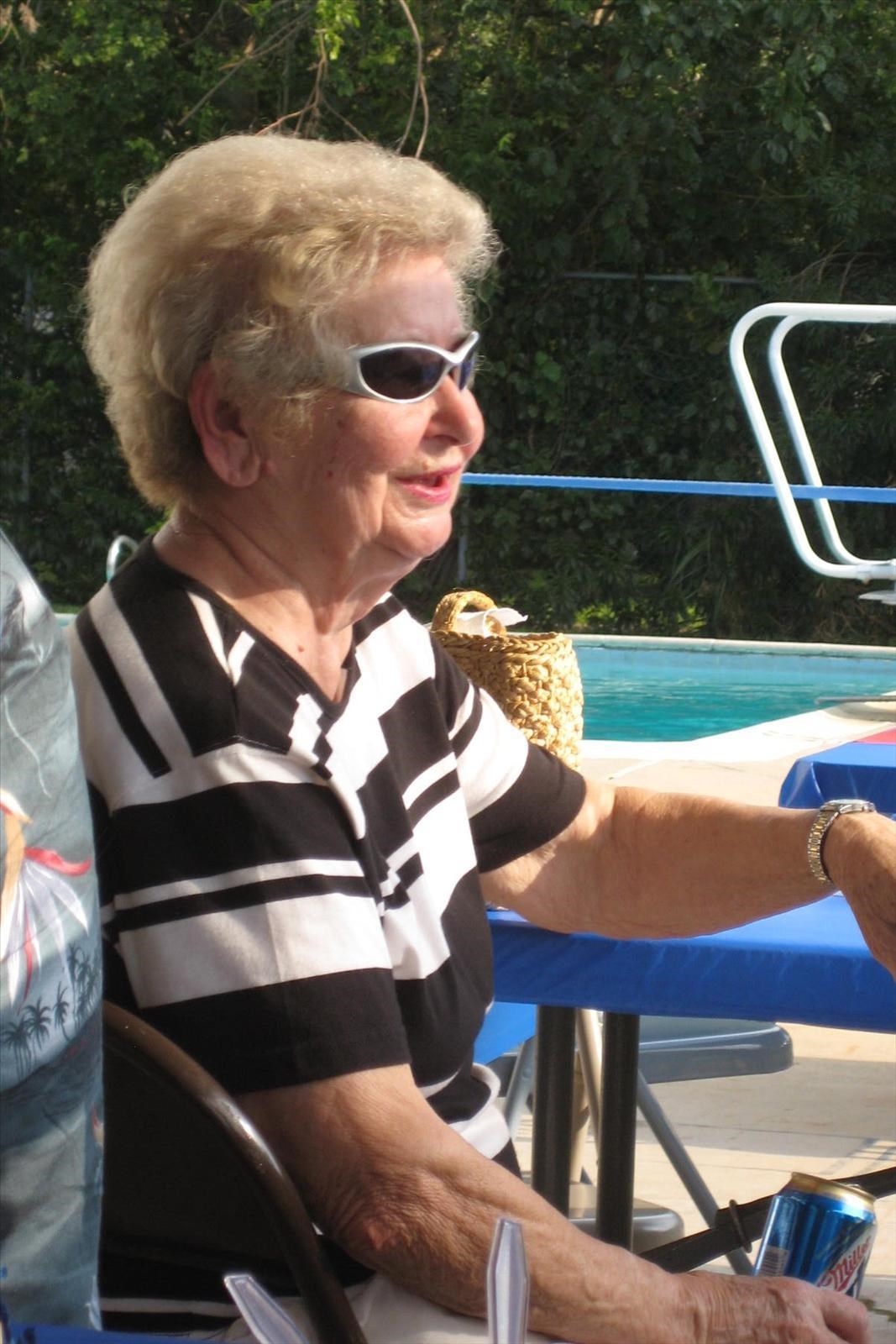 Louise Knapik Obituary - Houston, TX