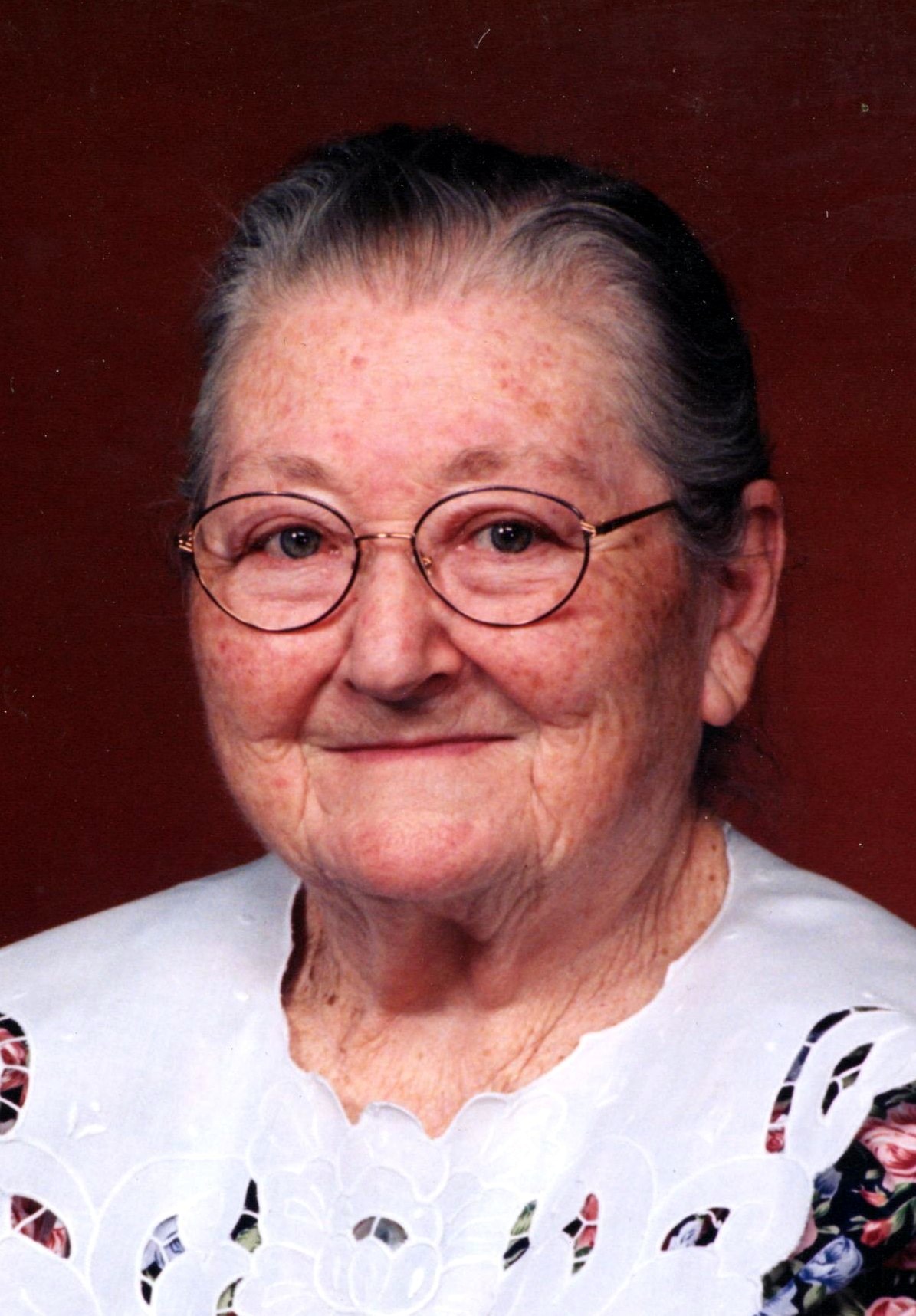 Laura Lowe's Instagram, Twitter & Facebook on IDCrawl