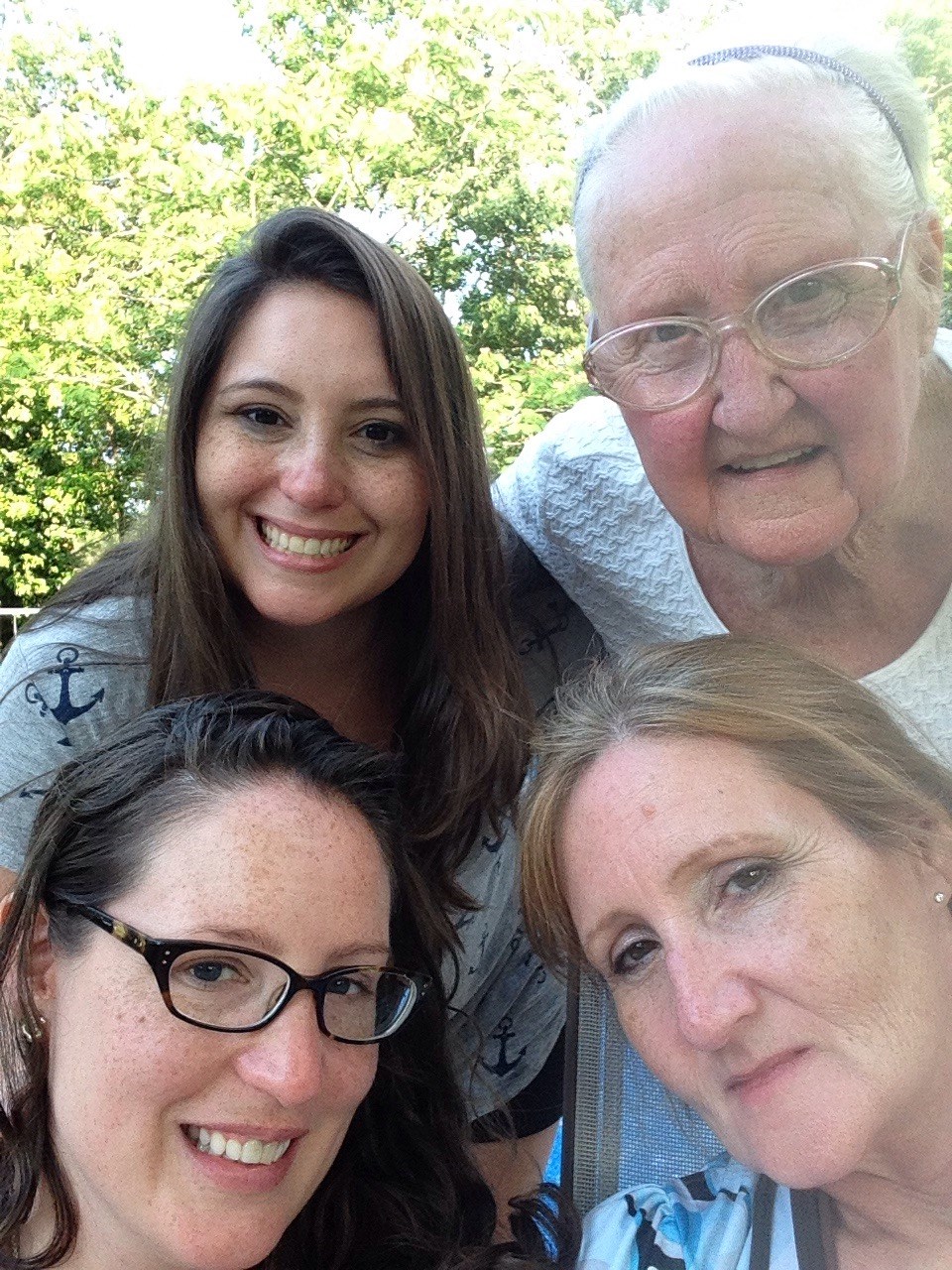 Eileen Mitchell's Instagram, Twitter & Facebook on IDCrawl