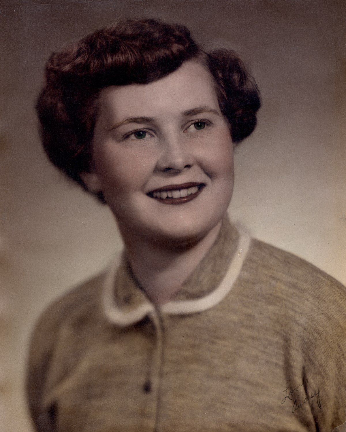 Audrey Hendry's Instagram, Twitter & Facebook on IDCrawl