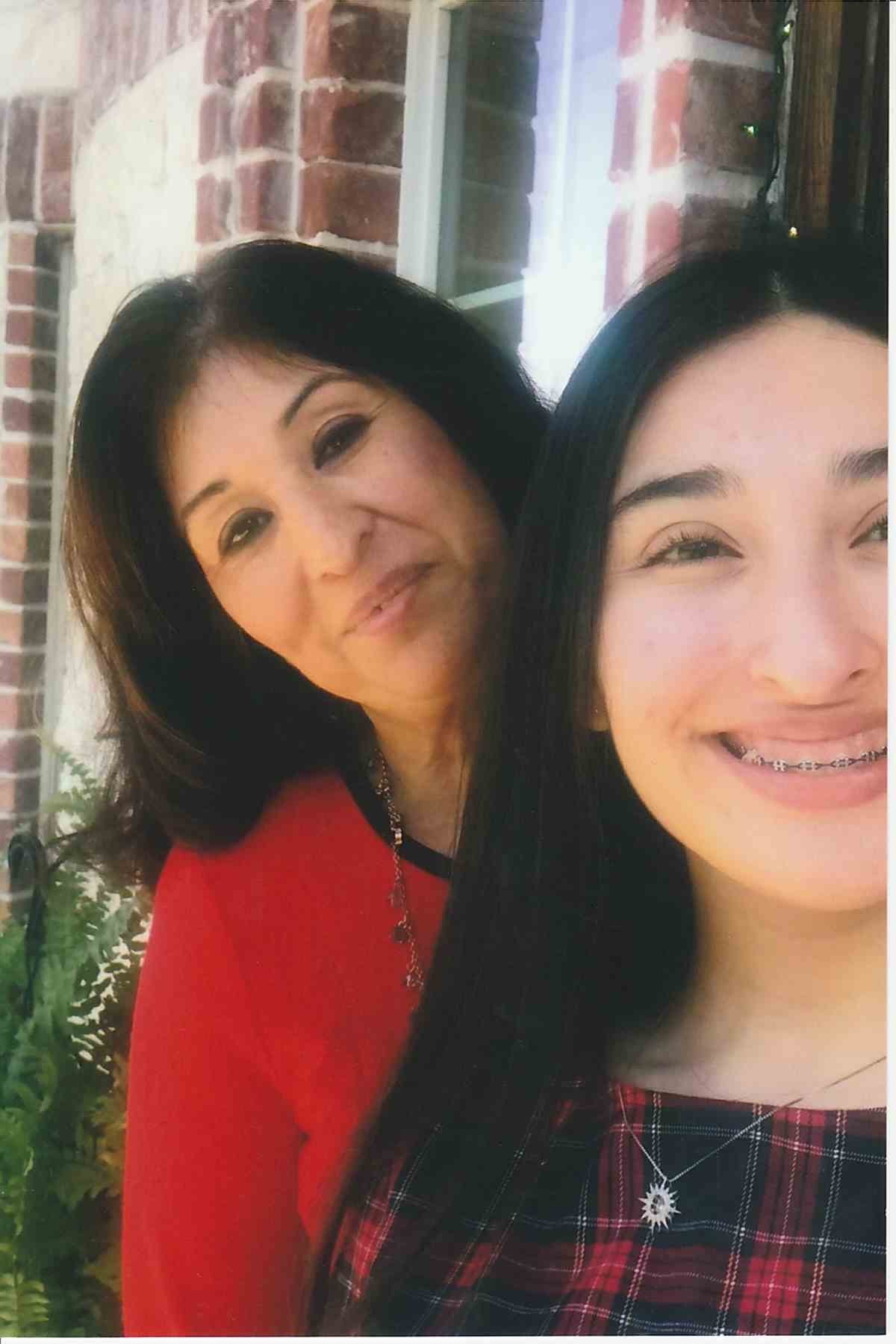 Alma Reyes's Instagram, Twitter & Facebook on IDCrawl