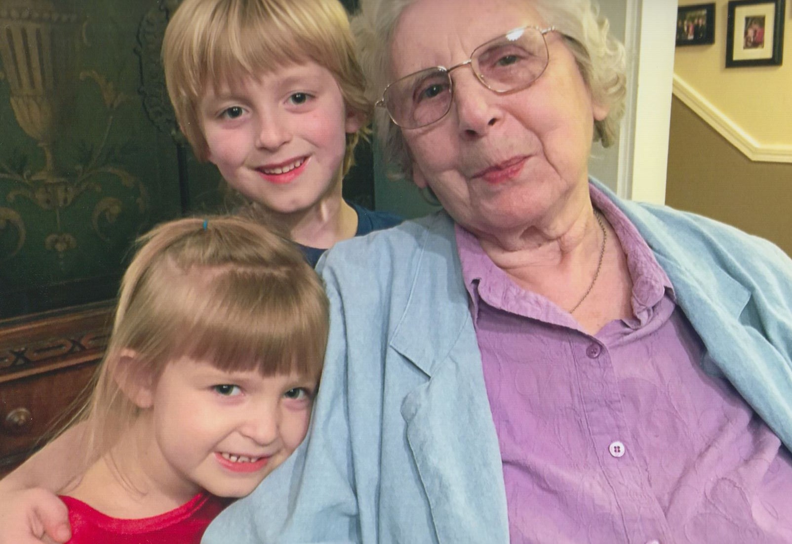 Maureen Brett's Instagram, Twitter & Facebook on IDCrawl