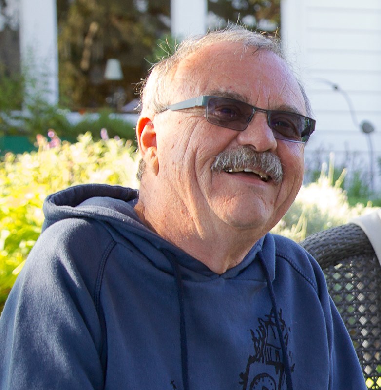 Ken Button's Instagram, Twitter & Facebook on IDCrawl