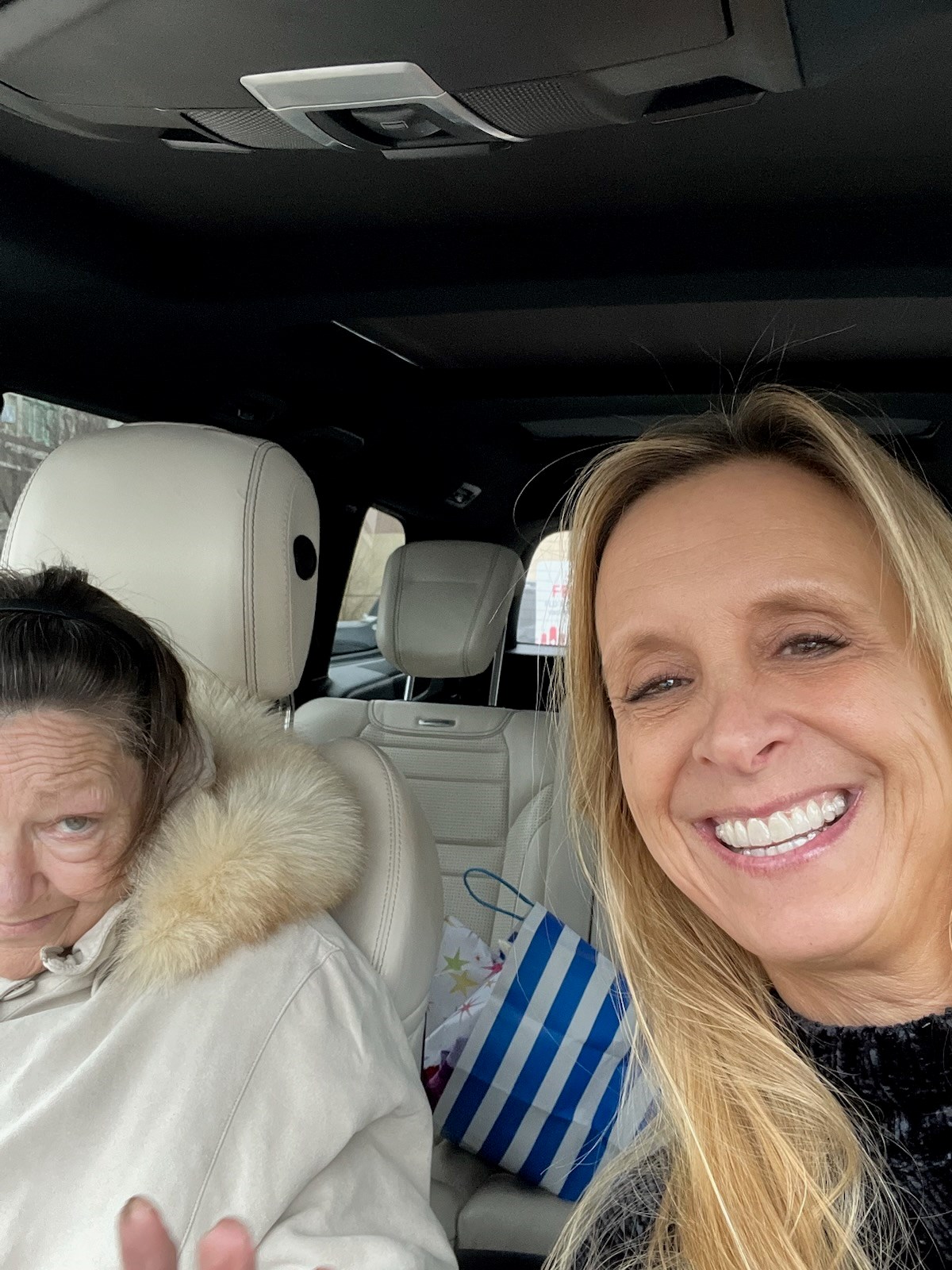 Debra Holmes's Instagram, Twitter & Facebook on IDCrawl